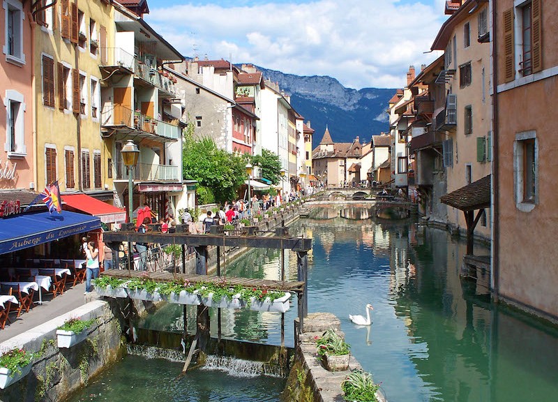Le Thiou, une rivière dans la ville d'Annecy - Hôtel des Alpes